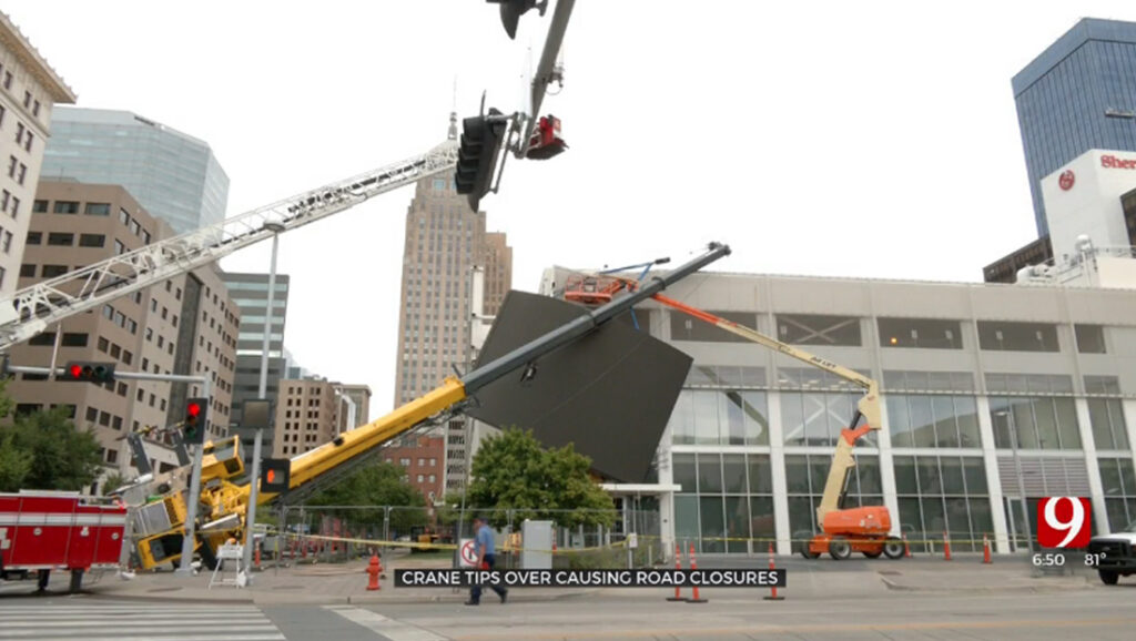 Crane collapses during Oklahoma City station's renovation - NewscastStudio