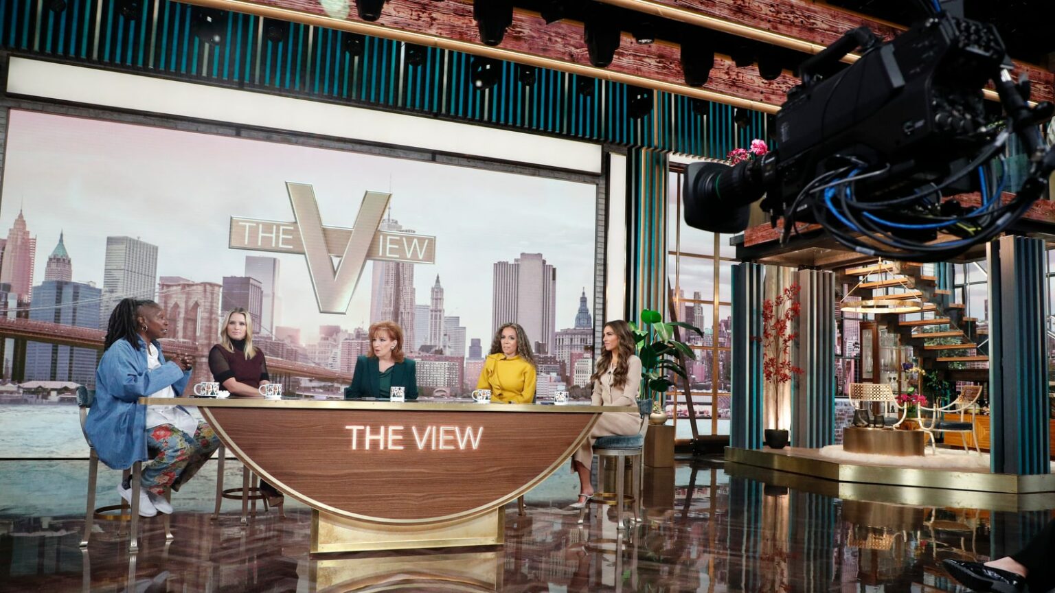 First look at TalkTV studio, home of 'Piers Morgan Uncensored ...