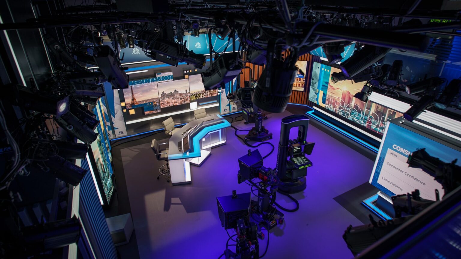 CNBC brings broadcast operations street-side with new London studio ...